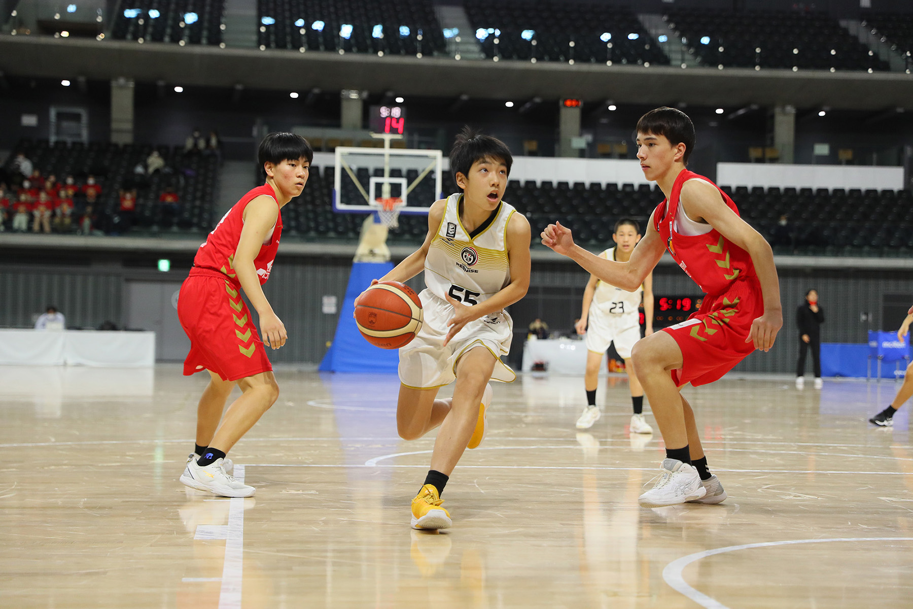 【Jr.ウインターカップ2022-23】名古屋ダイヤモンドドルフィンズ U15が3回戦進出、鹿児島レブナイズU15に快勝 | 中学(U15) | 月刊バスケットボールWEB