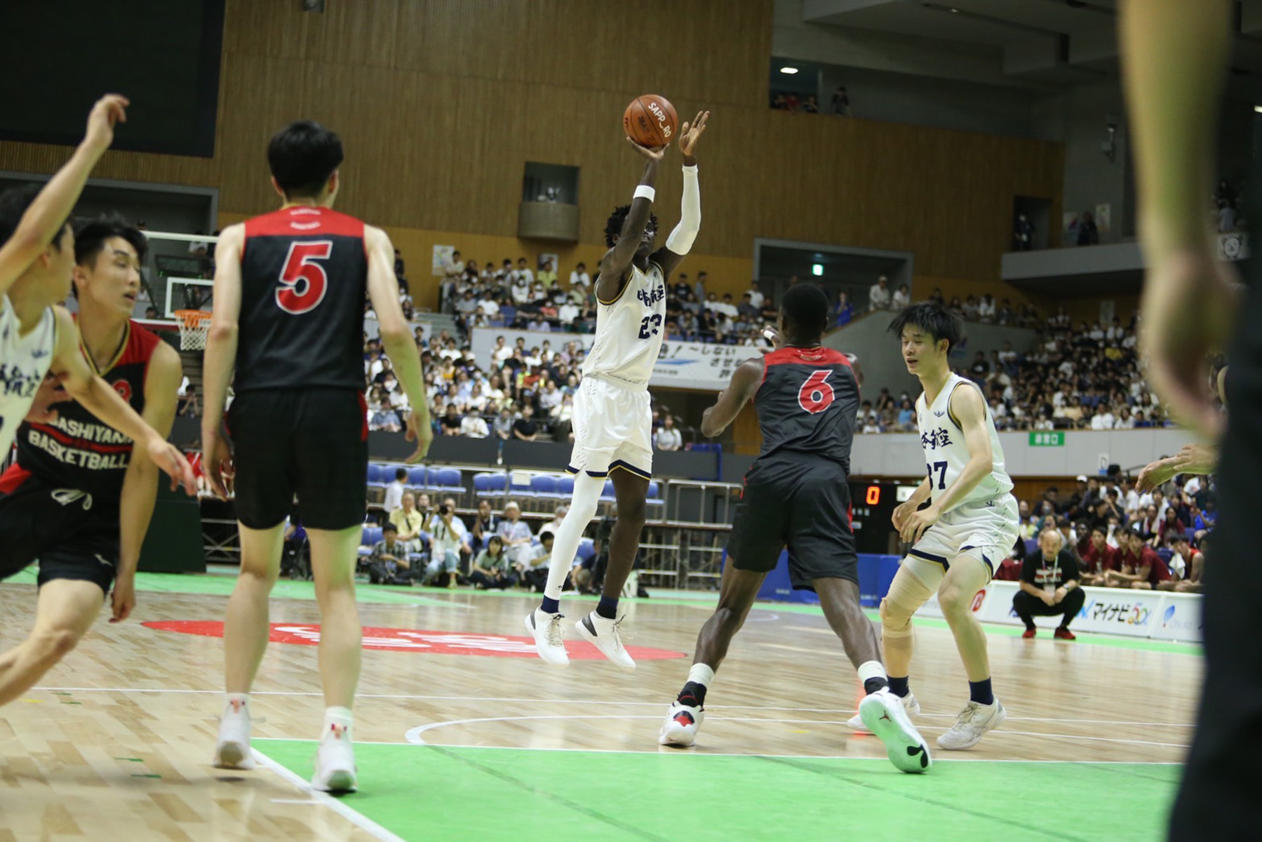 日本航空が初の日本一！ ジェラマイア大車輪の活躍で東山を下す【北海道インターハイ2023】 | 高校（U18） | 月刊バスケットボールWEB